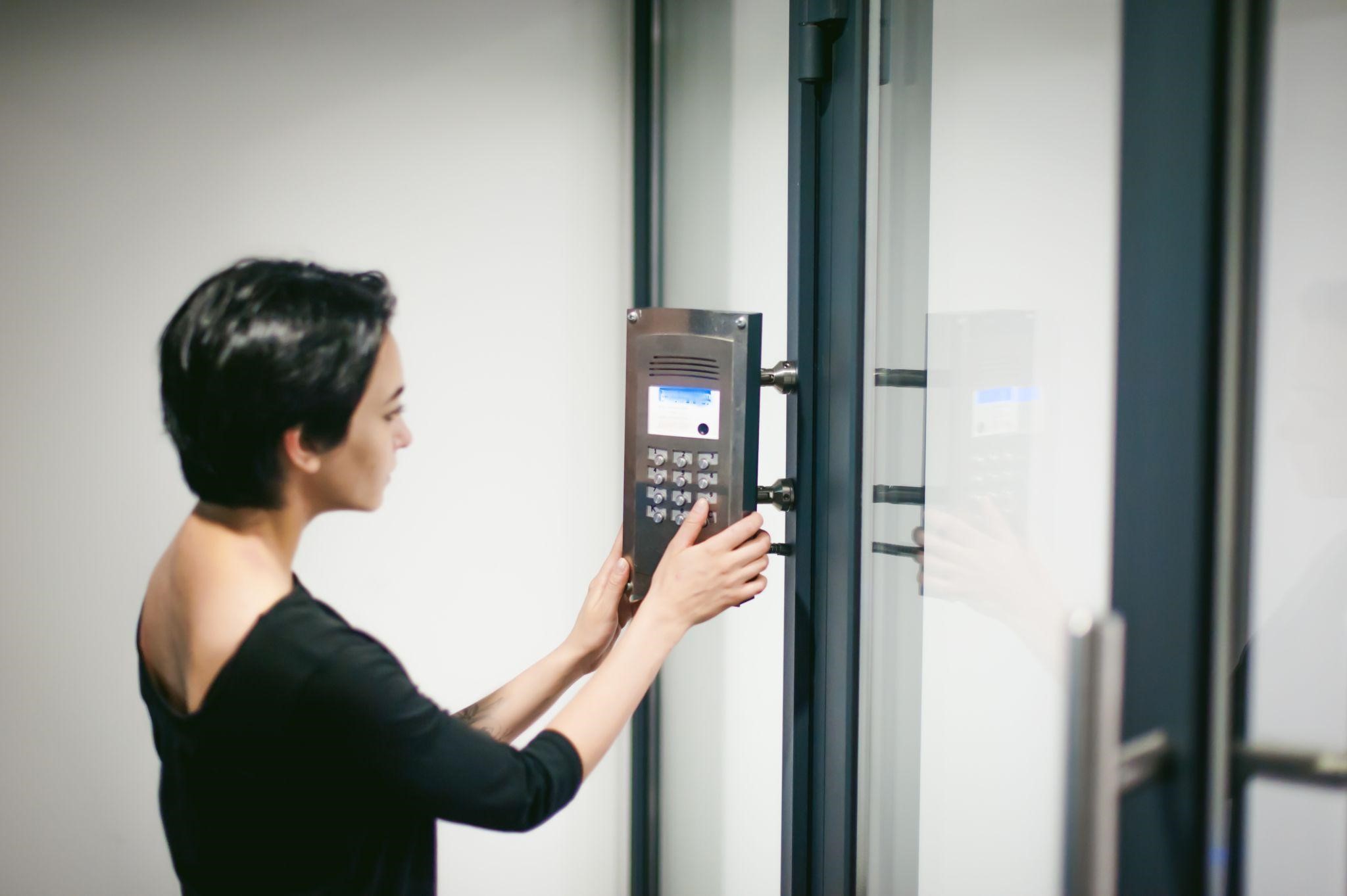 Ce este un interfon inteligent și cum funcționează? | Concept Casa